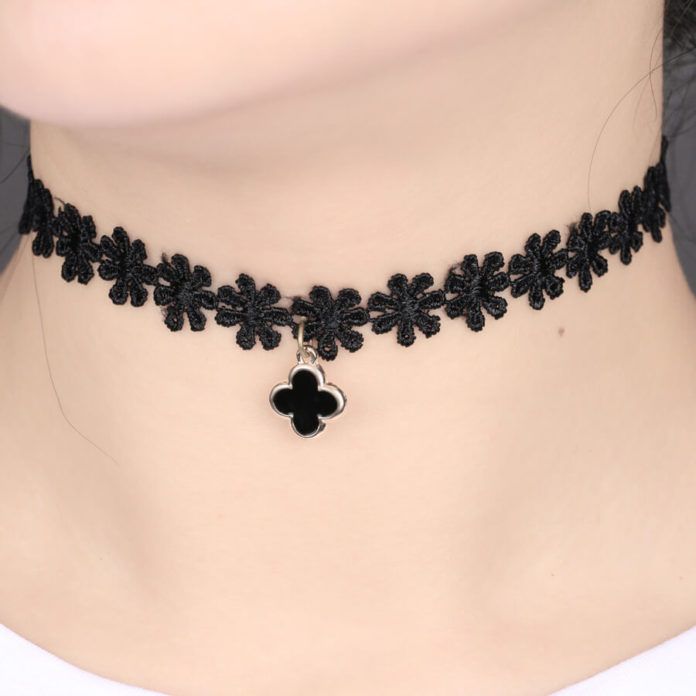 Vòng cổ choker: Item giúp bạn gái xinh xắn, sành điệu dạo phố dịp Noel ...