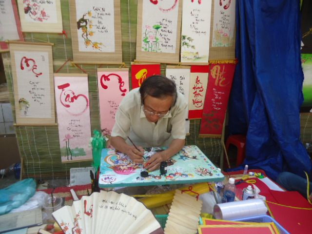 Phố ông đồ Sài Gòn: Nhộn nhịp góc phố của Tết Việt xưa - BlogAnChoi