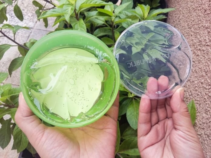 Review gel nha đam Nature Republic Soothing Moisture Aloe Vera 92% ...