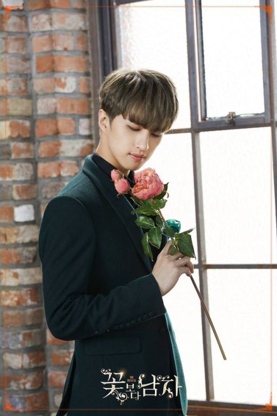 Những nam idol KPOP tỏa sáng trên sân khấu nhạc kịch - BlogAnChoi