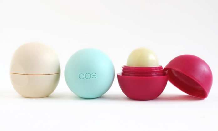Review son dưỡng môi hình quả trứng EOS Smooth Sphere Lip Balm - BlogAnChoi