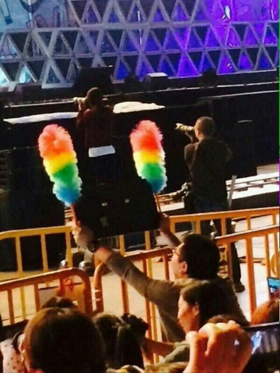 Trước thềm comeback, Red Velvet tung lightstick chính thức với tạo hình ...