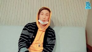 RM (BTS) trò chuyện cùng ARMY trên V Live, hé lộ sương sương về album ...