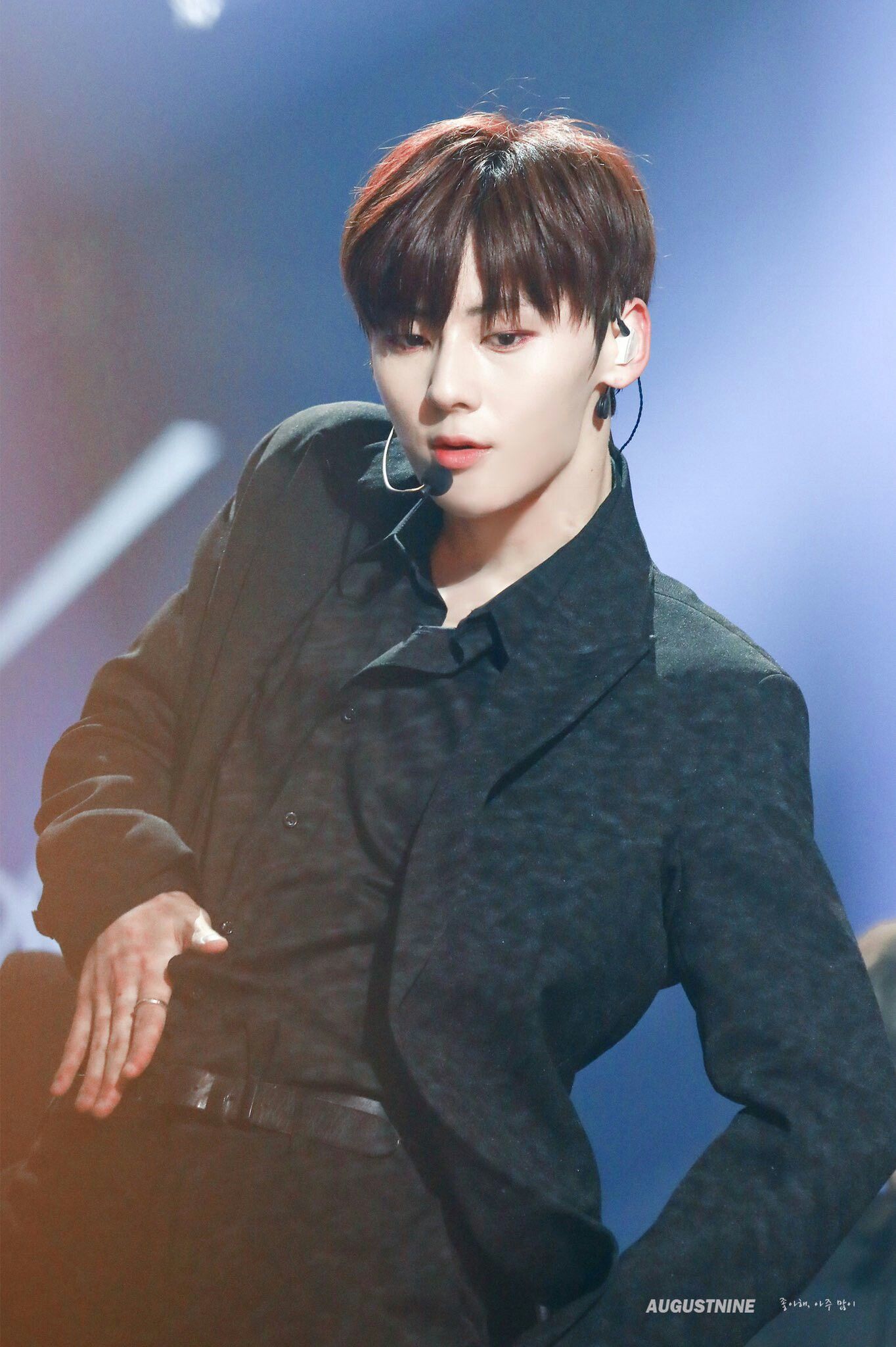 Hwang Minhyun - Chàng bạch mã hoàng tử vạn người mê của KPOP - BlogAnChoi