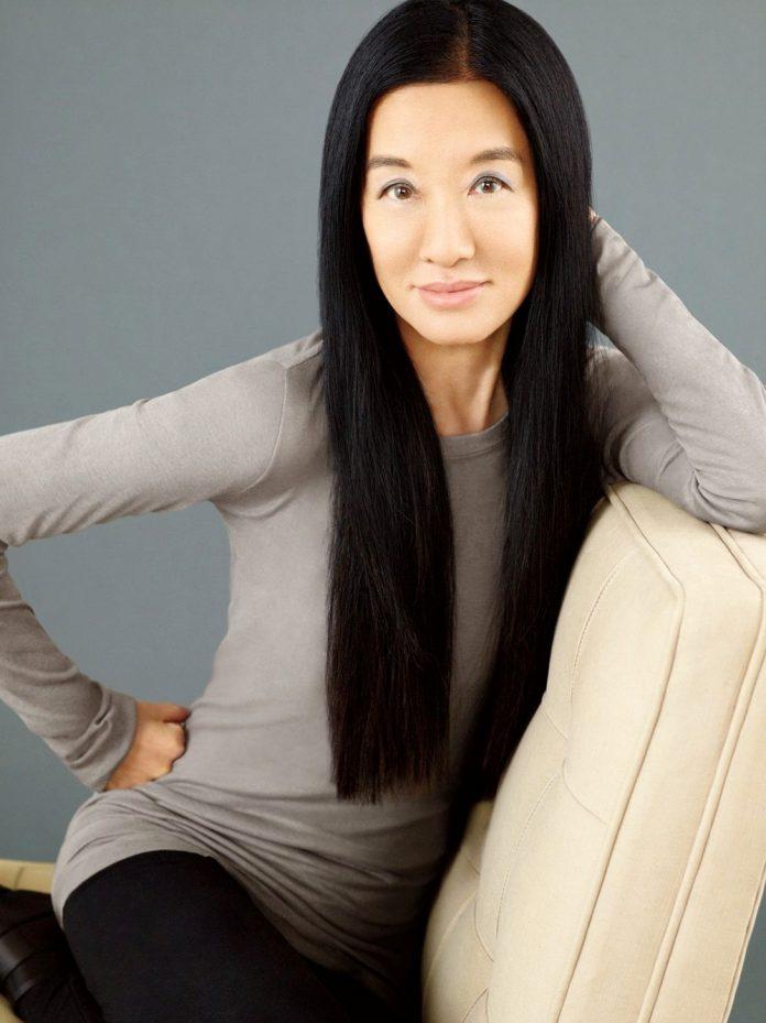 Bất ngờ với nhan sắc của nhà thiết kế Vera Wang ở tuổi 71 - BlogAnChoi