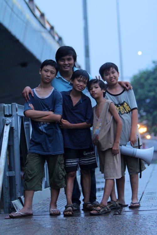 Review Ròm: Giải mã những biểu tượng ẩn dụ của đạo diễn Trần Thanh Huy ...