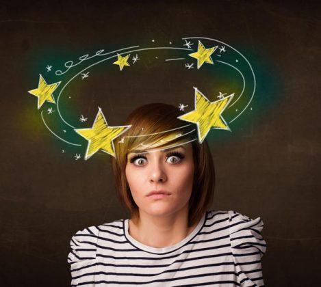 Hiện tượng nổ đom đóm mắt có nguyên nhân do đâu? Liệu có phải là bệnh ...