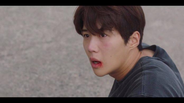 Hometown Cha cha cha ep 14: Quá khứ đen tối của tổ trưởng Hong được Kim ...