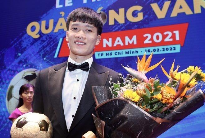 Nguyễn Hoàng Đức: Từ “kép phụ” đến Quả Bóng Vàng Việt Nam 2021 - BlogAnChoi