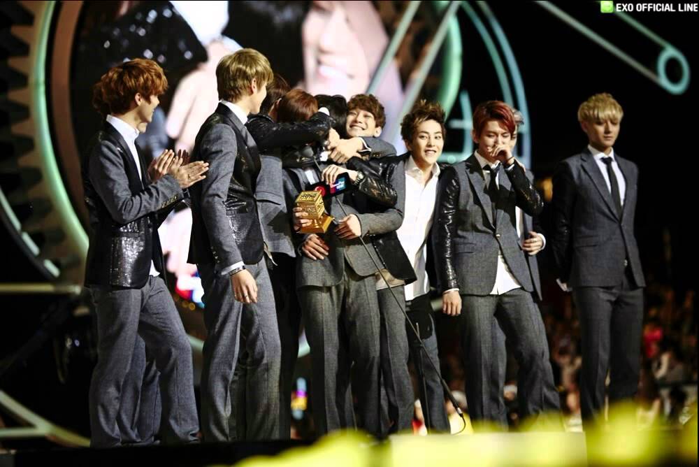 EXO cùng những lần tạo trend thú vị cho KPOP - BlogAnChoi