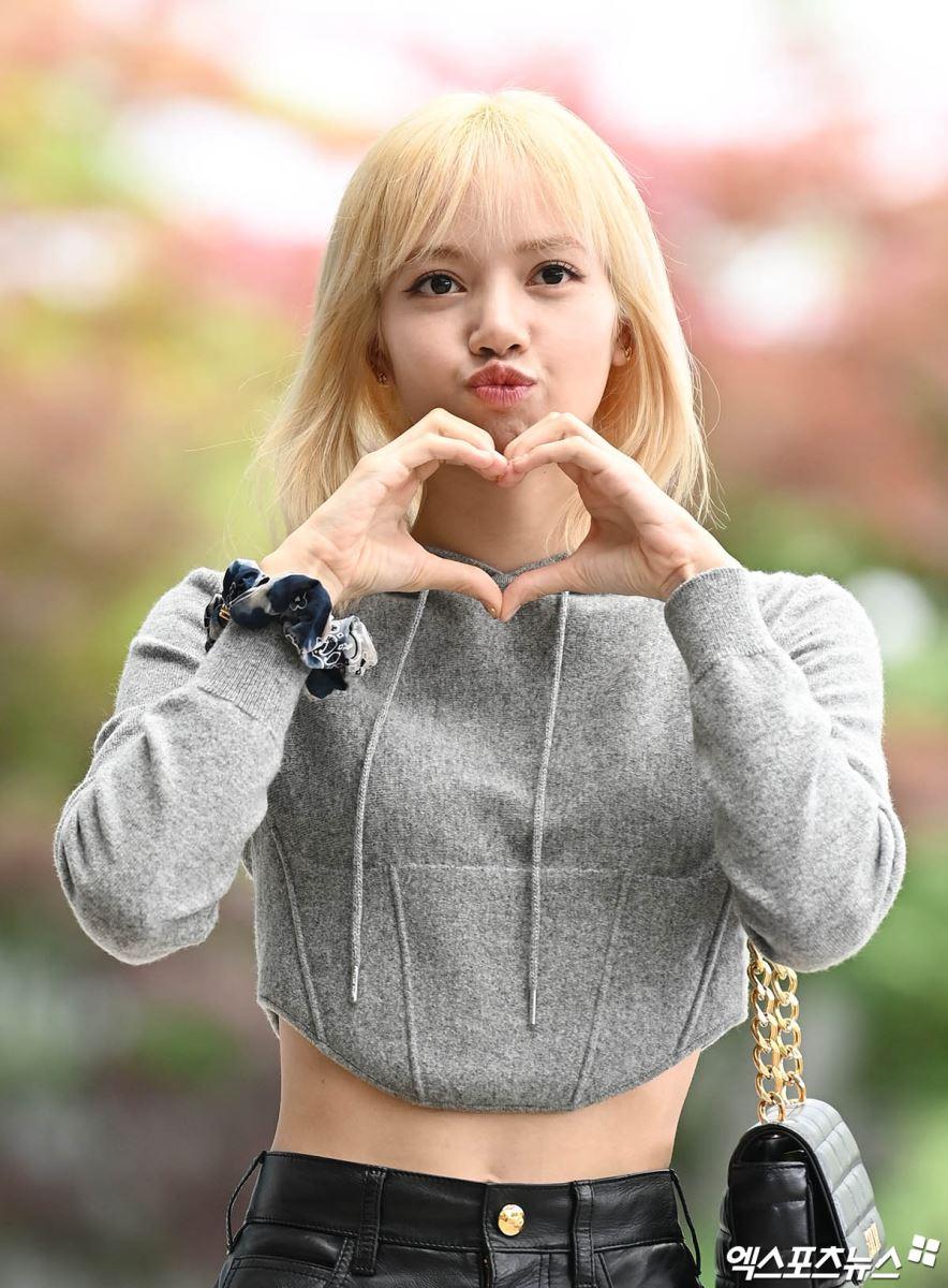 Netizen suy tim khi Lisa BLACKPINK “cosplay” Anya của Spy x Family ...
