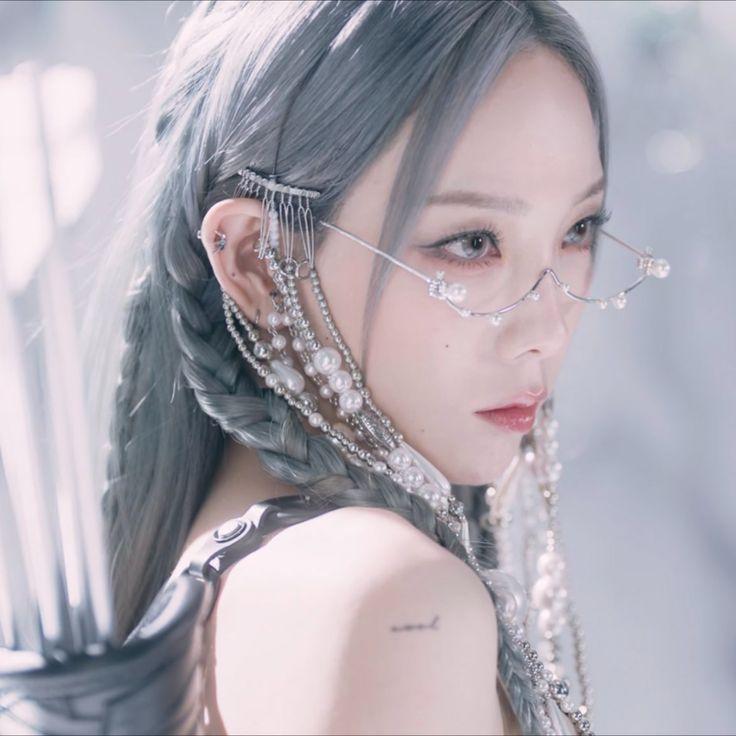 Loạt hình ảnh các idol Kpop đeo Face chain hút mắt nhất - BlogAnChoi