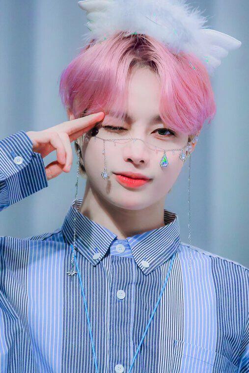 Loạt hình ảnh các idol Kpop đeo Face chain hút mắt nhất - BlogAnChoi