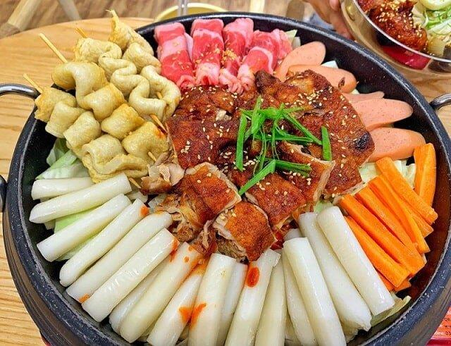 Cách làm lẩu quân đội Hàn Quốc thơm ngon, đơn giản cho những ngày mưa ...