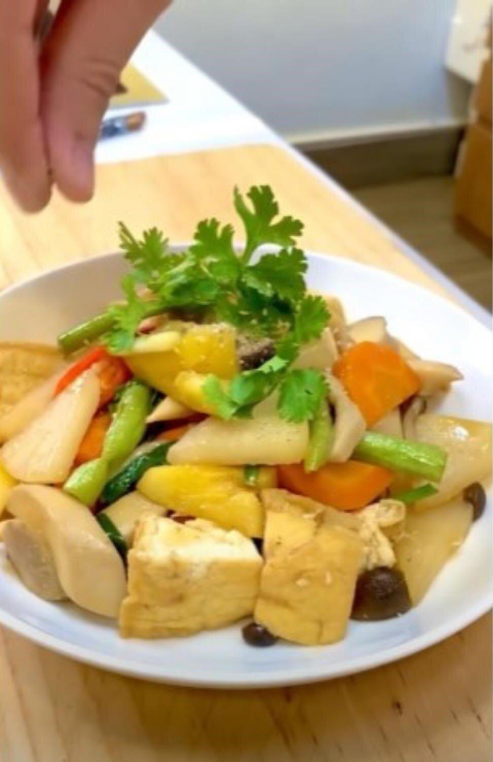 Học ngay đầu bếp Hoshi Phan 3 món chay ngon, đơn giản cho mùa lễ Vu Lan ...