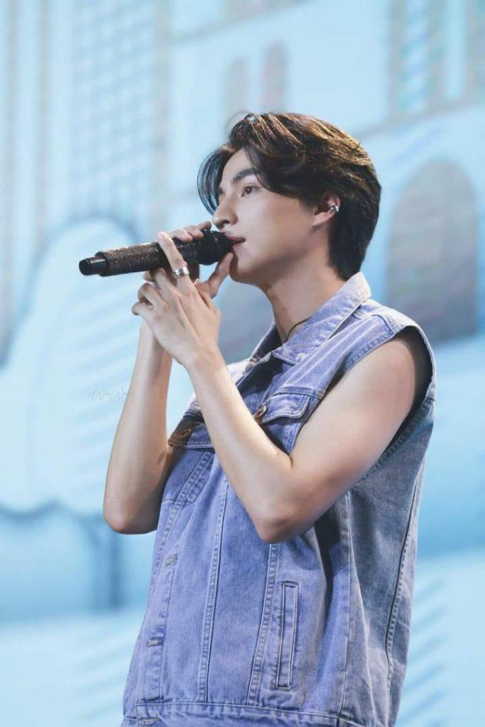 Gulf Kanawut khoe nhan sắc cực đỉnh tại fanmeeting Việt Nam - BlogAnChoi