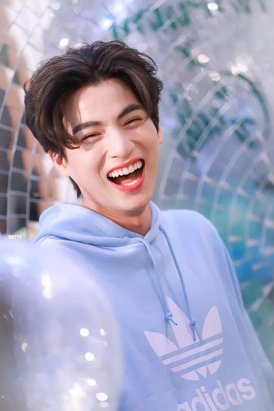 Gulf Kanawut khoe nhan sắc cực đỉnh tại fanmeeting Việt Nam - BlogAnChoi