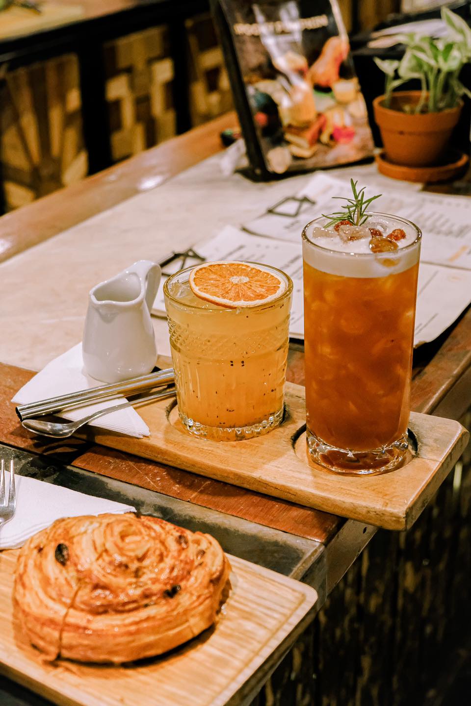 Top 15 quán cafe quận 3 cực lung linh, sống ảo xinh hết nấc! - BlogAnChoi