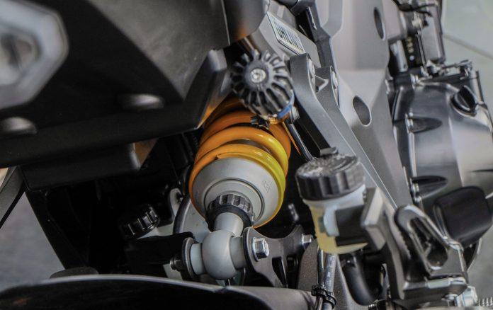 Kawasaki Z1000 - Sức mạnh và điểm nhấn của mẫu xe điện tử - BlogAnChoi