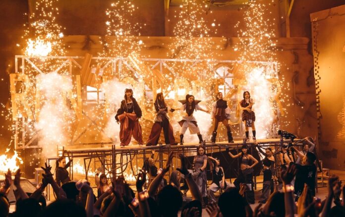 Lyric Run - Em Xinh Say Hi live stage 1 bản full chuẩn nhất - BlogAnChoi